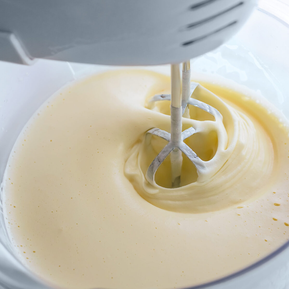 How to Use an Electric Hand Mixer - Wahl UK